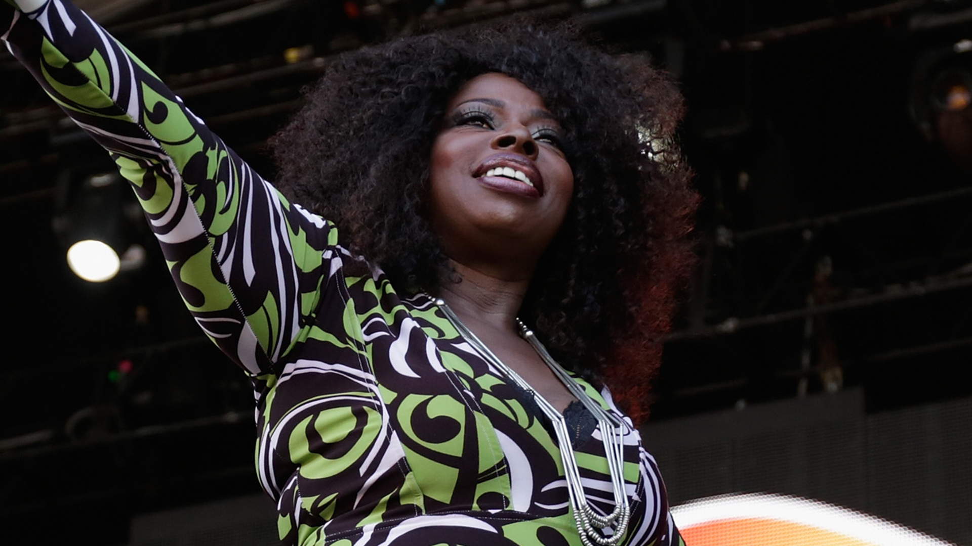 Zangeres Angie Stone (63) overleden door auto-ongeluk