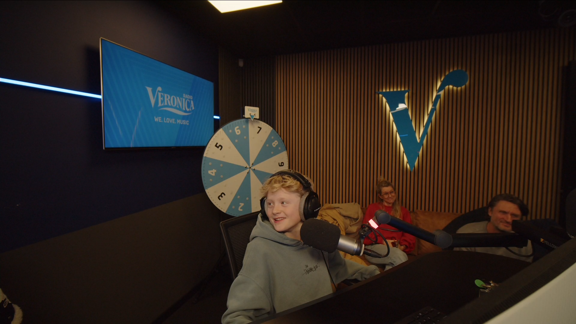 Benjamin gaat in korte broek naar school voor KiKa en KWF