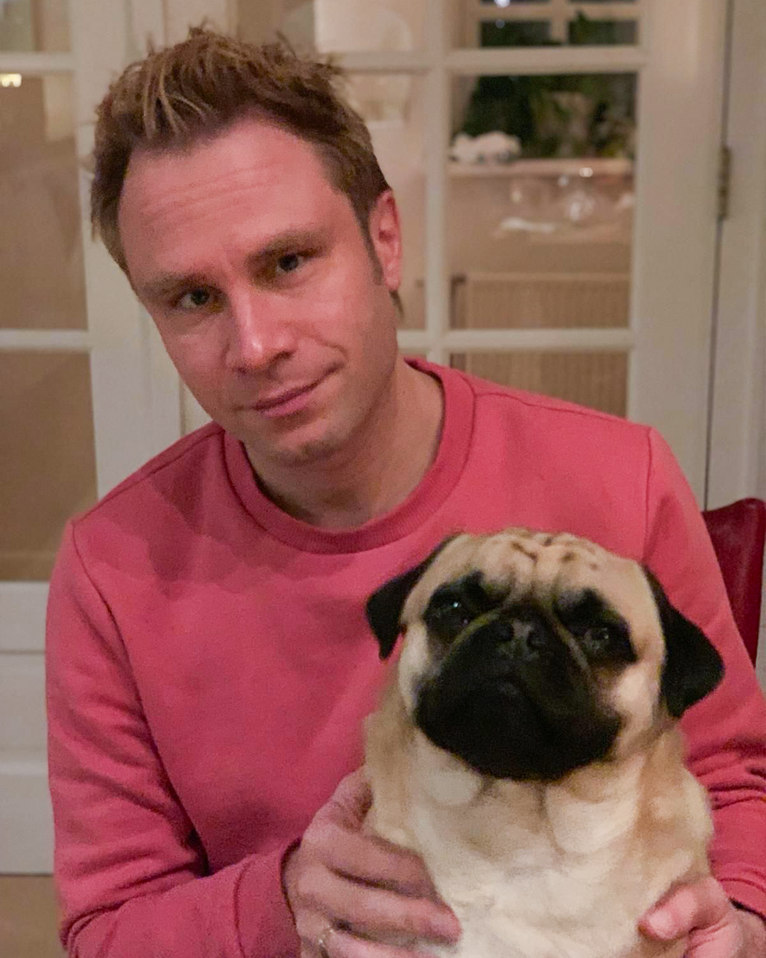 Dit zijn onze dj's samen met hun huisdieren